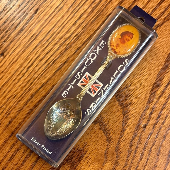 Other | Vintage Queen Elizabeth Ll Exquisite Silver Plated Souvenir ...